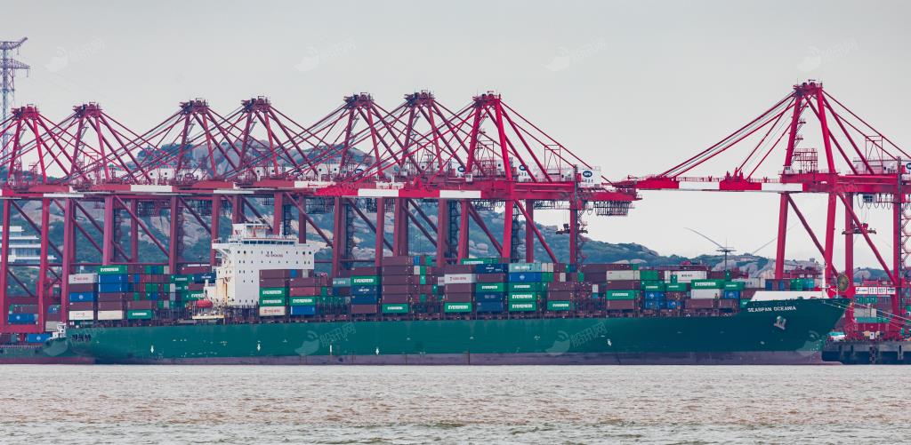 SEASPAN OCEANIA, Container ship - Current position, specs & port calls ...